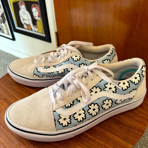 Vans | Shoes | New Old School Style Daisy Print Blue And White Vans ...